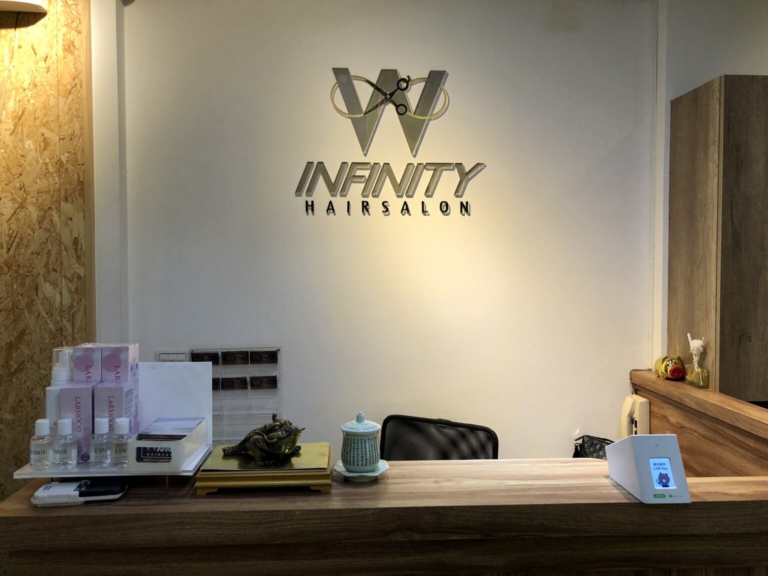 古亭 W INFINITY hair salon縮毛矯正燙和黑耀光護髮 讓頭髮直順亮麗有光澤自然捲退散 - 克萊兒萱